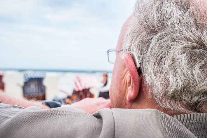 Pflege-Tipps vom Hörakustiker / Sommer, Sonne und Hörsystem - Waschen wie Walter